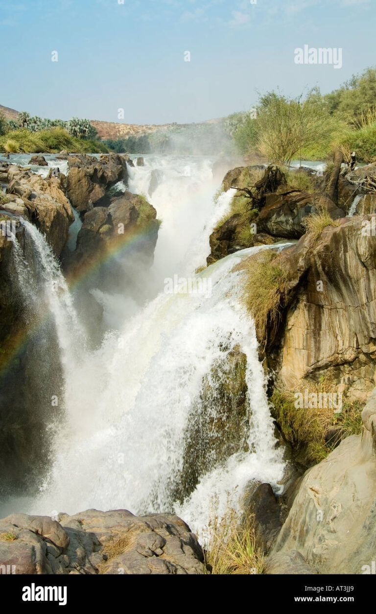 🌊 Découvrez les Éblouissantes Chutes Epupa : un Joyau de la Nature 🌿